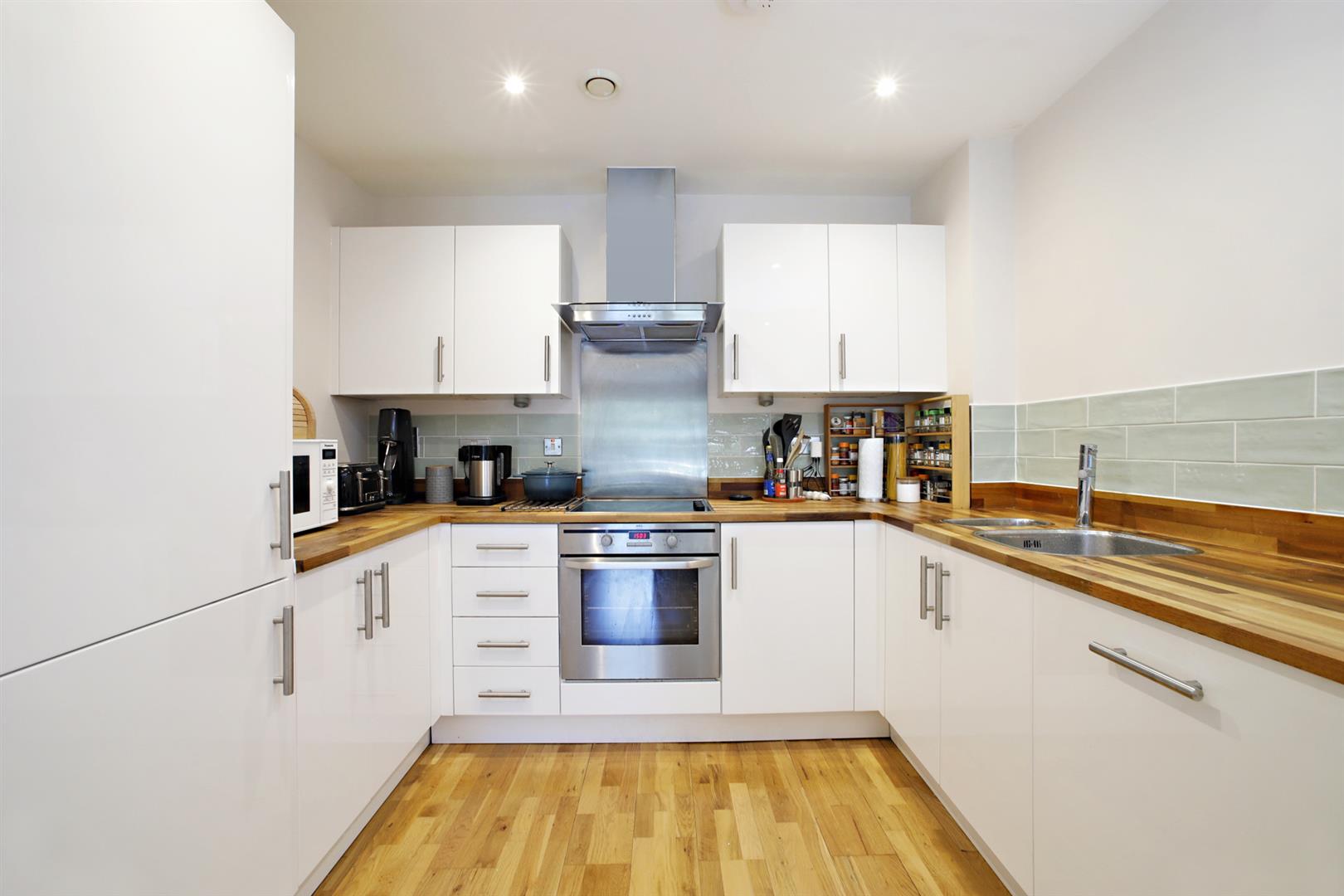 Sun Passage, London – Leonard Leese